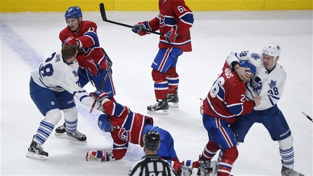 Pour Ou Contre La Bagarre Au Hockey Ici Radio Canada Ca