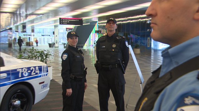 Agents du SPVM dans un uniformes gris? : r/montreal