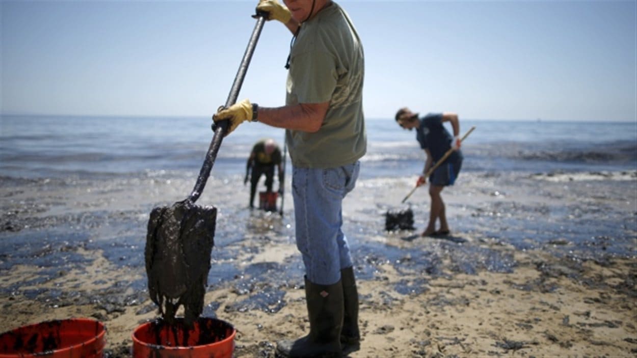 Près de 30 000 litres de pétrole récupérés sur les côtes californiennes ...